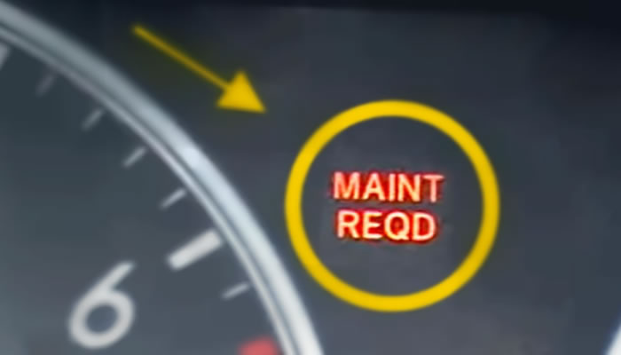 Luz MAINT REQD: ¿Qué significa y cómo solucionarlo? - Códigos De Avería